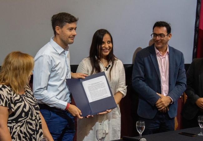 UNLaR y OBEMA S.A firman convenios para el desarrollo industrial